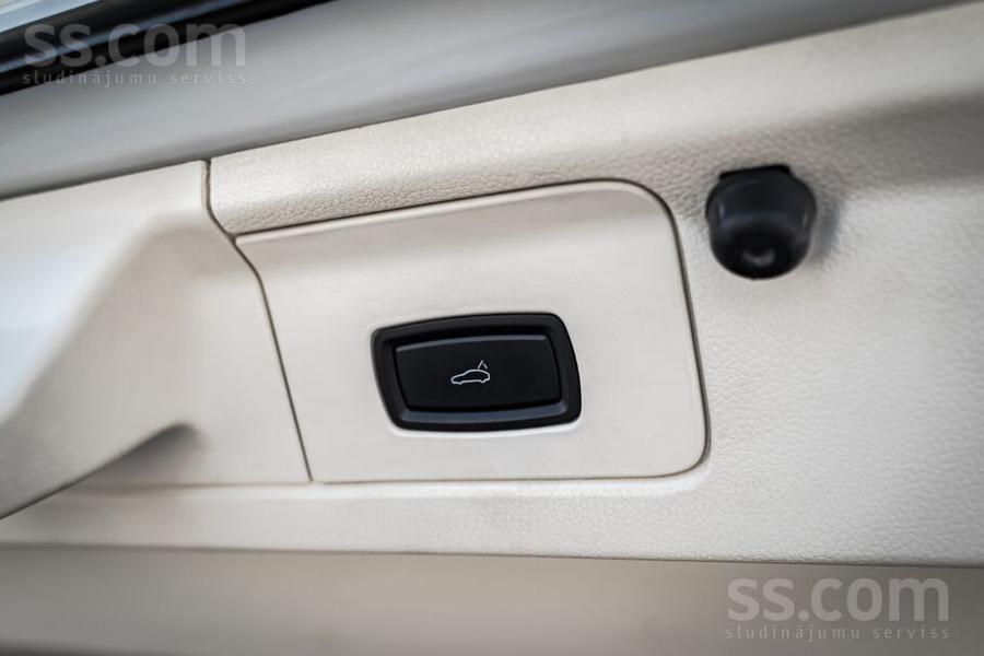 White Porsche Panamera 2011 in Riga, with an engine capacity of 4.80 L and mileage of 218 thousand km for 13950 €, photo 10 on AUTOMOTO.COM.LV
