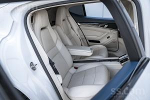 White Porsche Panamera 2011 in Riga, with an engine capacity of 4.80 L and mileage of 218 thousand km for 13950 €, photo 14 on AUTOMOTO.COM.LV
