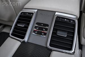 White Porsche Panamera 2011 in Riga, with an engine capacity of 4.80 L and mileage of 218 thousand km for 13950 €, photo 15 on AUTOMOTO.COM.LV