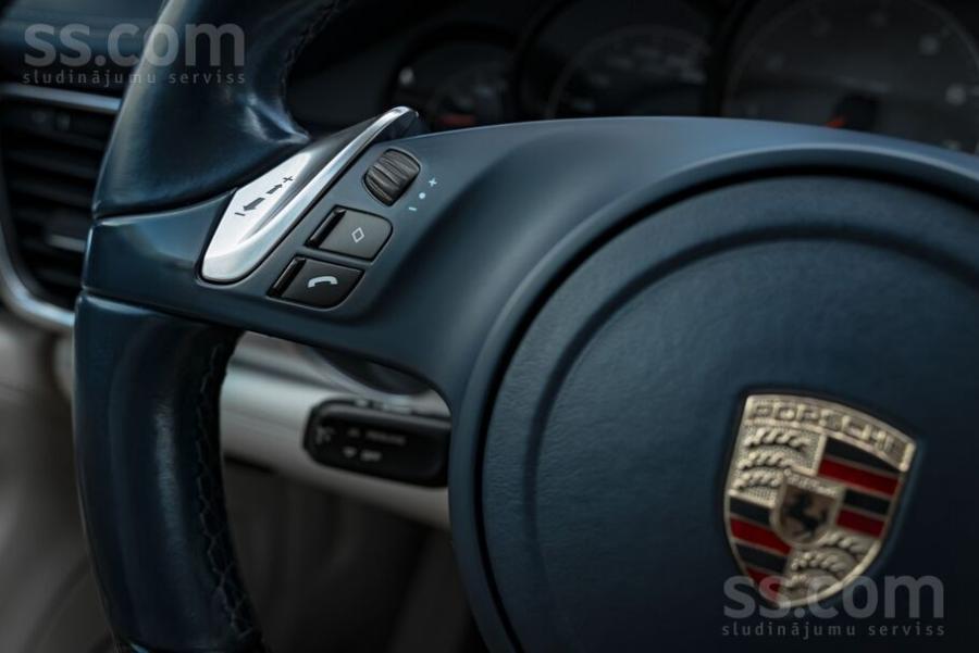 White Porsche Panamera 2011 in Riga, with an engine capacity of 4.80 L and mileage of 218 thousand km for 13950 €, photo 19 on AUTOMOTO.COM.LV