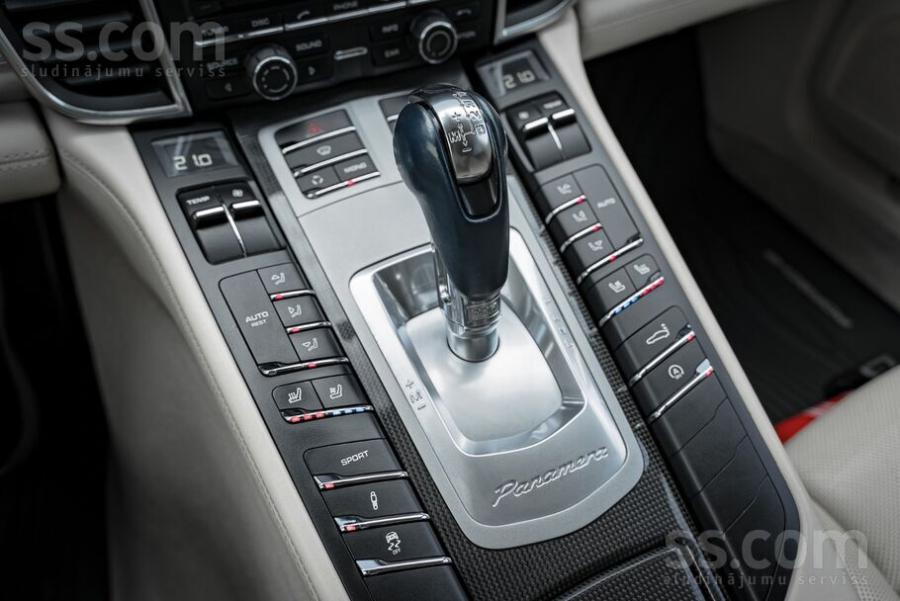White Porsche Panamera 2011 in Riga, with an engine capacity of 4.80 L and mileage of 218 thousand km for 13950 €, photo 23 on AUTOMOTO.COM.LV