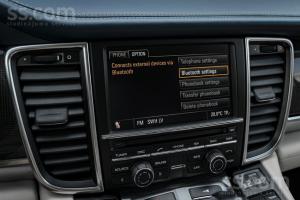 White Porsche Panamera 2011 in Riga, with an engine capacity of 4.80 L and mileage of 218 thousand km for 13950 €, photo 26 on AUTOMOTO.COM.LV
