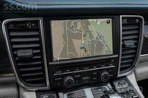 White Porsche Panamera 2011 in Riga, with an engine capacity of 4.80 L and mileage of 218 thousand km for 13950 €, photo 27 on AUTOMOTO.COM.LV