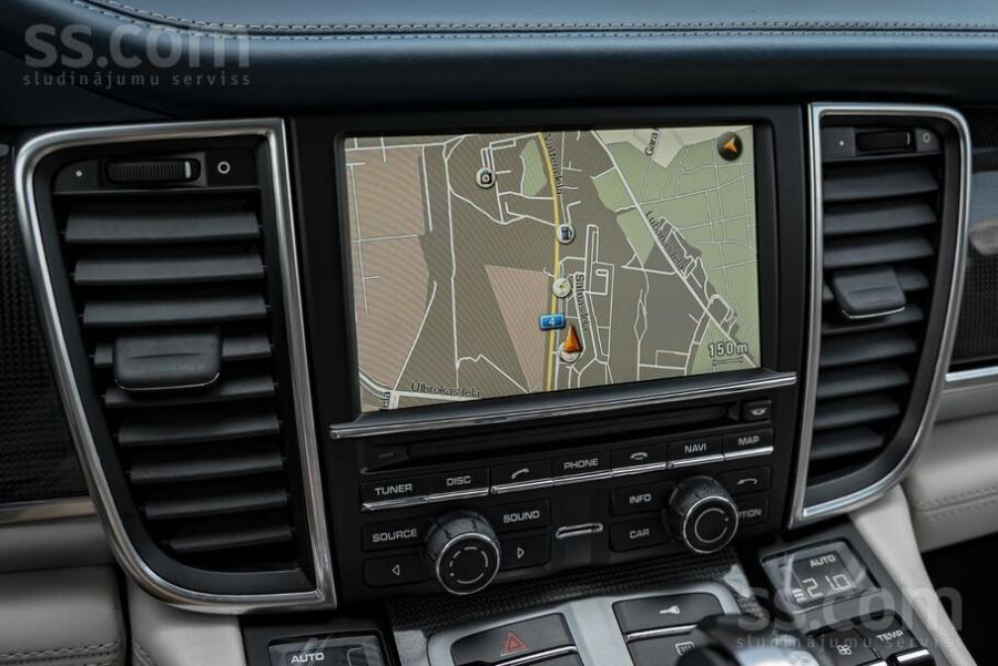 White Porsche Panamera 2011 in Riga, with an engine capacity of 4.80 L and mileage of 218 thousand km for 13950 €, photo 27 on AUTOMOTO.COM.LV