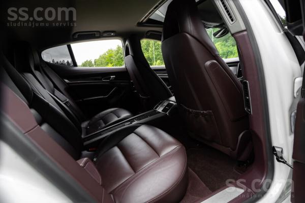 White Porsche Panamera 2012 in Jelgava, with an engine capacity of 4.80 L and mileage of 77 thousand km for 26000 €, photo 8 on AUTOMOTO.COM.LV