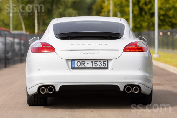 Porsche Panamera 2012 in Jelgava on AUTOMOTO.COM.LV White Porsche Panamera 2012 in Jelgava, with an engine capacity of 4.80 L and mileage of 76 thousand km for 23800 €, photo 6 on AUTOMOTO.COM.LV