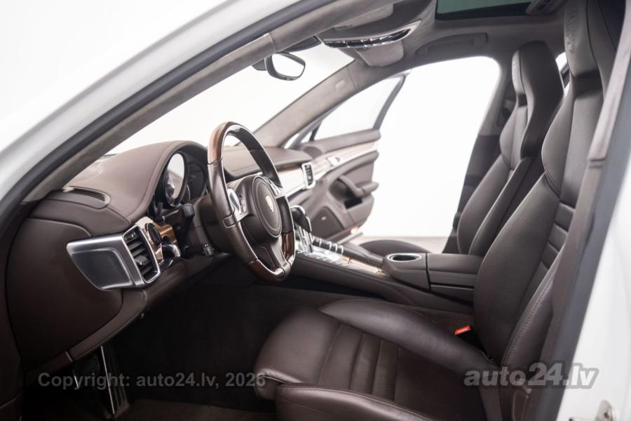 White Porsche Panamera 2013 in Tallinn, with an engine capacity of 3.00 L and mileage of 140 thousand km for 29999 €, photo 10 on AUTOMOTO.COM.LV