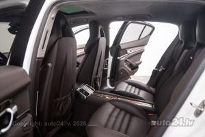 White Porsche Panamera 2013 in Tallinn, with an engine capacity of 3.00 L and mileage of 140 thousand km for 29999 €, photo 11 on AUTOMOTO.COM.LV