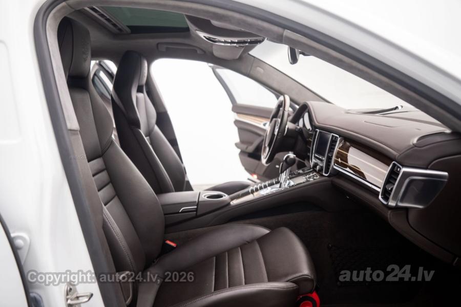 White Porsche Panamera 2013 in Tallinn, with an engine capacity of 3.00 L and mileage of 140 thousand km for 29999 €, photo 13 on AUTOMOTO.COM.LV