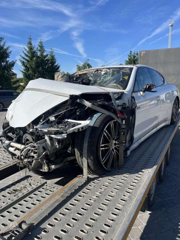 Balts Porsche Panamera 2015 Lazdijai, ar dzinēja tilpumu 3.00 L un nobraukumu 220 tūkst. km par 4500 €, foto 1 vietnē AUTOMOTO.COM.LV
