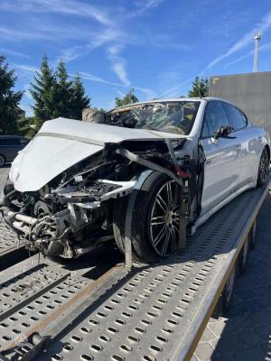 White Porsche Panamera 2015 in Lazdijai, with an engine capacity of 3.00 L and mileage of 220 thousand km for 4500 €, photo  on AUTOMOTO.COM.LV