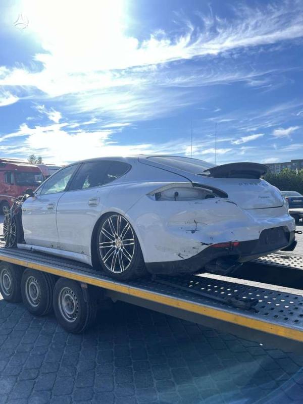 Balts Porsche Panamera 2015 Lazdijai, ar dzinēja tilpumu 3.00 L un nobraukumu 220 tūkst. km par 4500 €, foto 2 vietnē AUTOMOTO.COM.LV