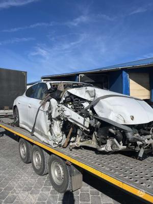 Balts Porsche Panamera 2015 Lazdijai, ar dzinēja tilpumu 3.00 L un nobraukumu 220 tūkst. km par 4500 €, foto 5 vietnē AUTOMOTO.COM.LV