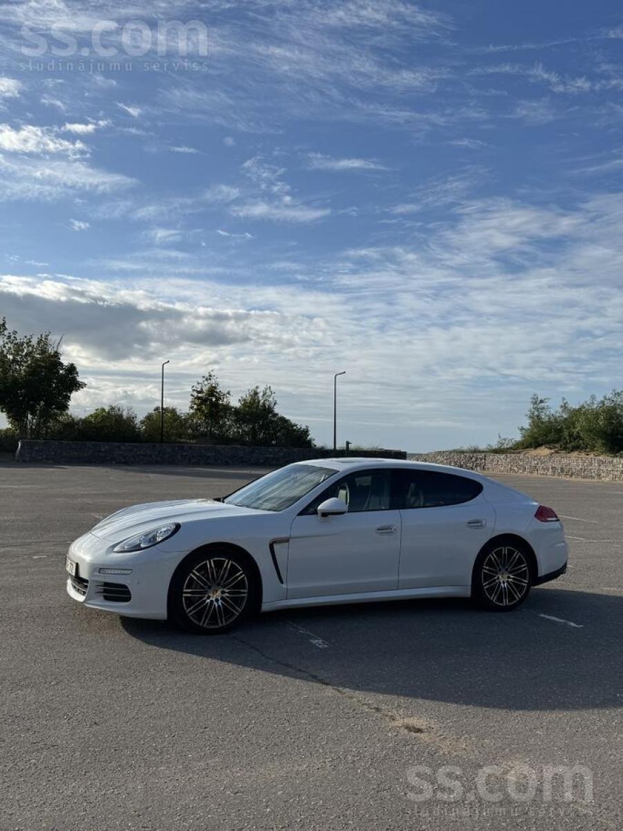 White Porsche Panamera 2016 in Riga, with an engine capacity of 3.60 L and mileage of 92 thousand km for 33000 €, photo 7 on AUTOMOTO.COM.LV