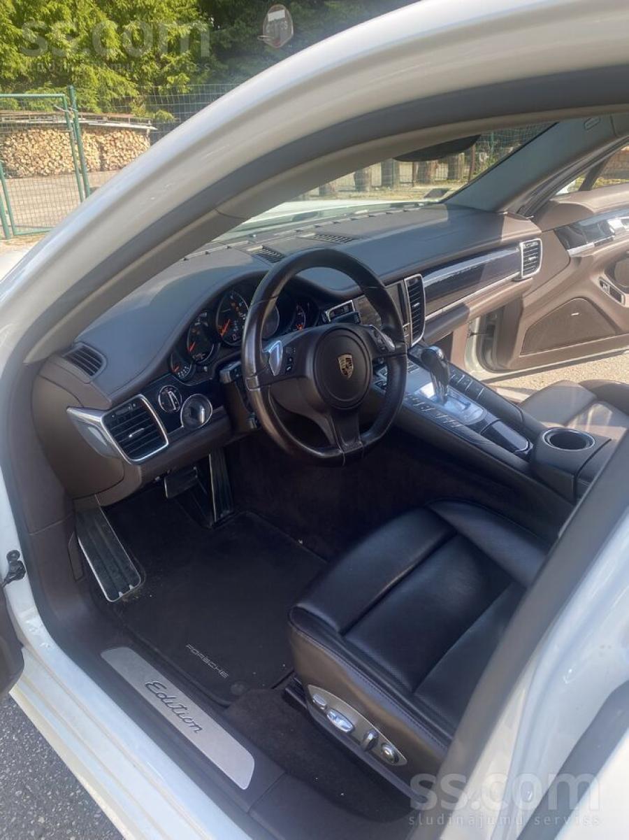 White Porsche Panamera 2016 in Riga, with an engine capacity of 3.60 L and mileage of 92 thousand km for 33000 €, photo 9 on AUTOMOTO.COM.LV