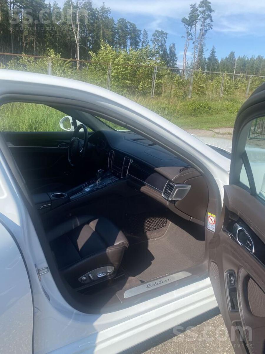 White Porsche Panamera 2016 in Riga, with an engine capacity of 3.60 L and mileage of 92 thousand km for 33000 €, photo 10 on AUTOMOTO.COM.LV