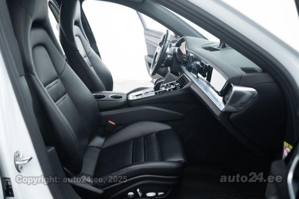 White Porsche Panamera 2017 in Tallinn, with an engine capacity of 3.00 L and mileage of 117 thousand km for 46899 €, photo 11 on AUTOMOTO.COM.LV