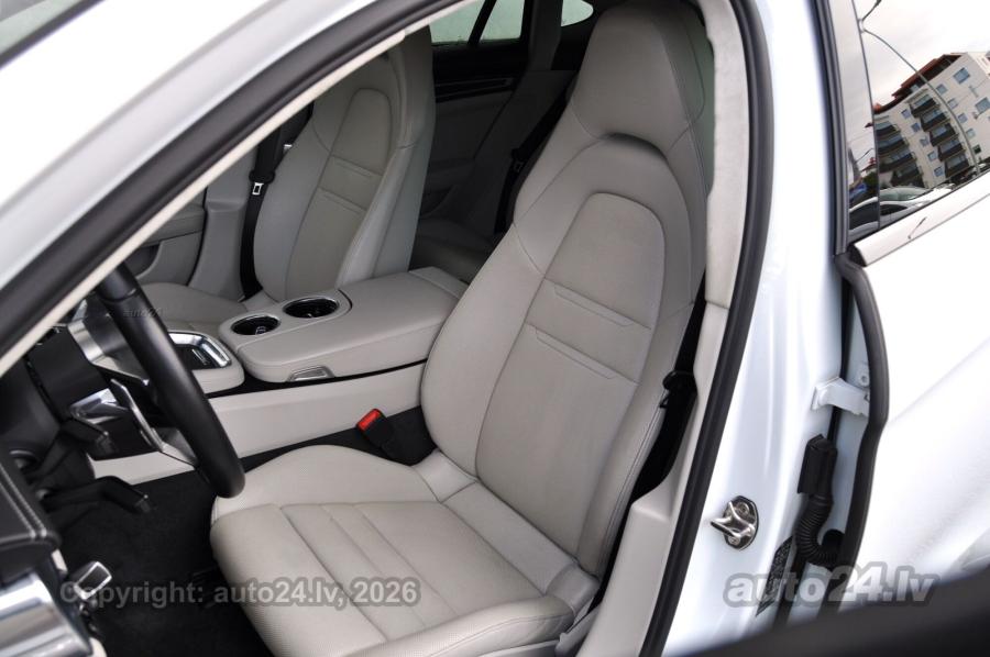 White Porsche Panamera 2017 in Tallinn, with an engine capacity of 4.00 L and mileage of 44 thousand km for 59900 €, photo 12 on AUTOMOTO.COM.LV