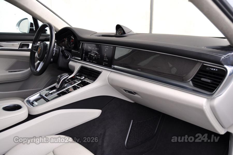 White Porsche Panamera 2017 in Tallinn, with an engine capacity of 4.00 L and mileage of 44 thousand km for 59900 €, photo 20 on AUTOMOTO.COM.LV