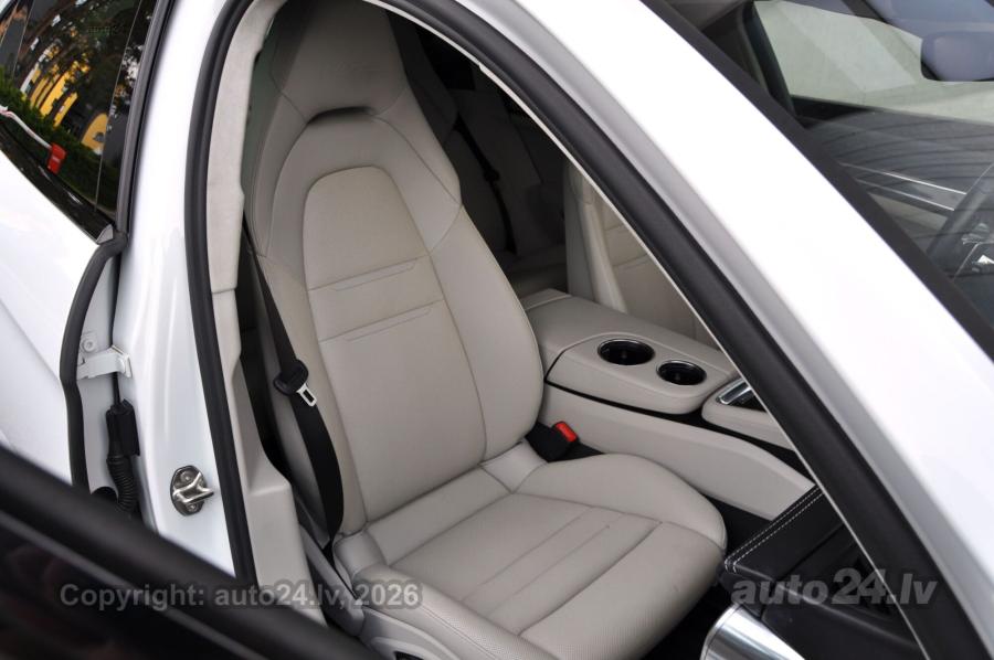 White Porsche Panamera 2017 in Tallinn, with an engine capacity of 4.00 L and mileage of 44 thousand km for 59900 €, photo 22 on AUTOMOTO.COM.LV