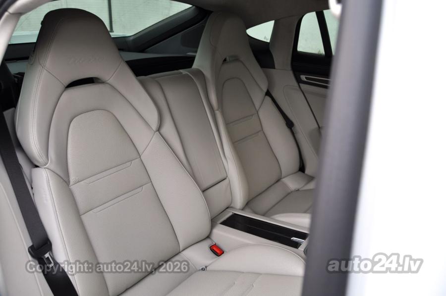 White Porsche Panamera 2017 in Tallinn, with an engine capacity of 4.00 L and mileage of 44 thousand km for 59900 €, photo 23 on AUTOMOTO.COM.LV