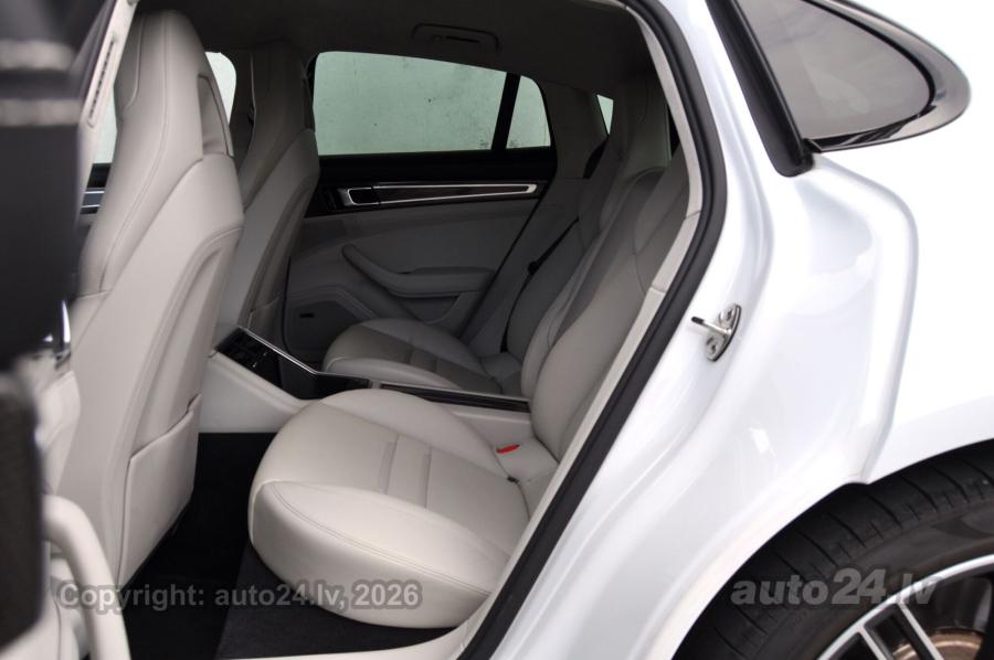 White Porsche Panamera 2017 in Tallinn, with an engine capacity of 4.00 L and mileage of 44 thousand km for 59900 €, photo 25 on AUTOMOTO.COM.LV