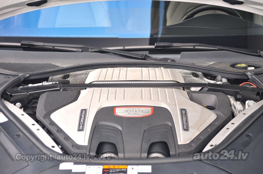 White Porsche Panamera 2017 in Tallinn, with an engine capacity of 4.00 L and mileage of 44 thousand km for 59900 €, photo 28 on AUTOMOTO.COM.LV
