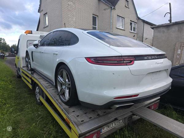 White Porsche Panamera 2018 in Kaunas, with an engine capacity of 3.00 L and mileage of 110 thousand km for 22000 €, photo 2 on AUTOMOTO.COM.LV