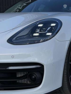 White Porsche Panamera 2021 in Siauliai, with an engine capacity of 0.00 L and mileage of 29 thousand km for 60500 €, photo 3 on AUTOMOTO.COM.LV