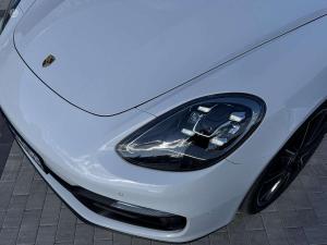 White Porsche Panamera 2021 in Siauliai, with an engine capacity of 0.00 L and mileage of 29 thousand km for 60500 €, photo 4 on AUTOMOTO.COM.LV