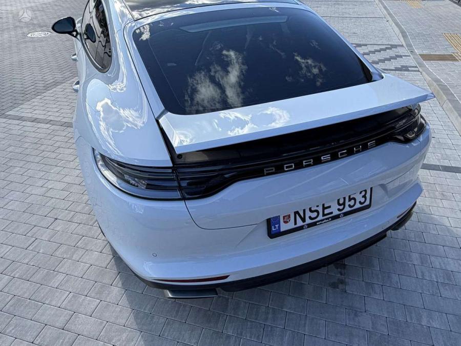 White Porsche Panamera 2021 in Siauliai, with an engine capacity of 0.00 L and mileage of 29 thousand km for 60500 €, photo 8 on AUTOMOTO.COM.LV