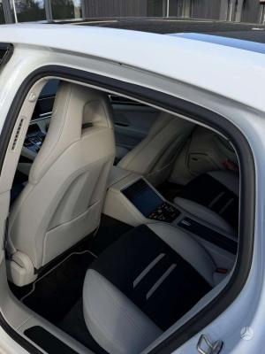 White Porsche Panamera 2021 in Siauliai, with an engine capacity of 0.00 L and mileage of 29 thousand km for 60500 €, photo 11 on AUTOMOTO.COM.LV