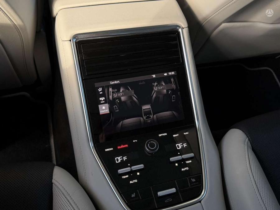 White Porsche Panamera 2021 in Siauliai, with an engine capacity of 0.00 L and mileage of 29 thousand km for 60500 €, photo 12 on AUTOMOTO.COM.LV