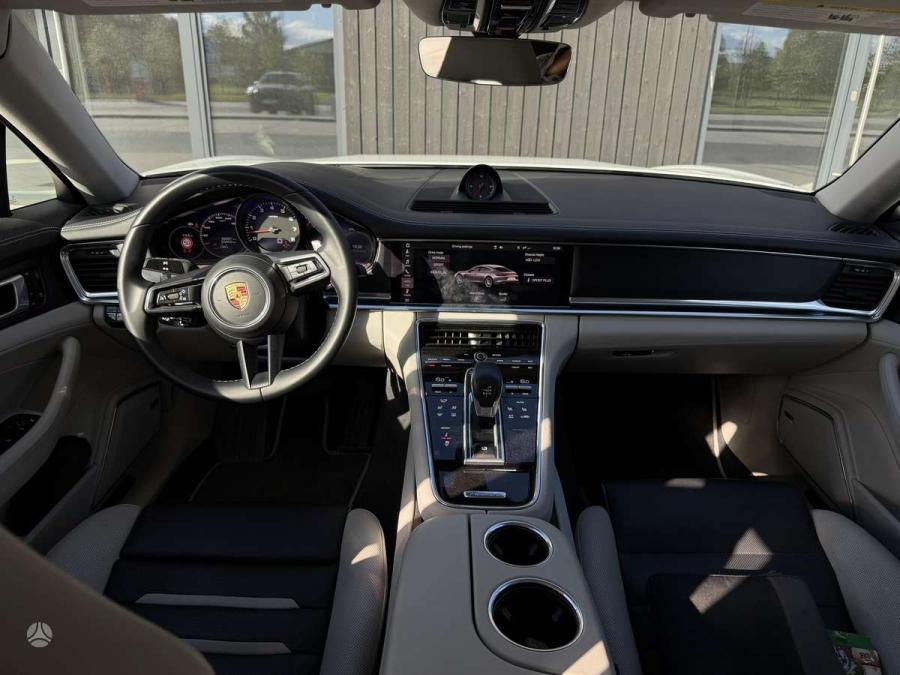 White Porsche Panamera 2021 in Siauliai, with an engine capacity of 0.00 L and mileage of 29 thousand km for 60500 €, photo 13 on AUTOMOTO.COM.LV