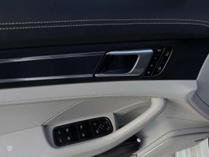 White Porsche Panamera 2021 in Siauliai, with an engine capacity of 0.00 L and mileage of 29 thousand km for 60500 €, photo 16 on AUTOMOTO.COM.LV