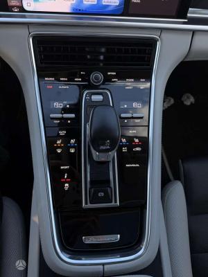 White Porsche Panamera 2021 in Siauliai, with an engine capacity of 0.00 L and mileage of 29 thousand km for 60500 €, photo 27 on AUTOMOTO.COM.LV