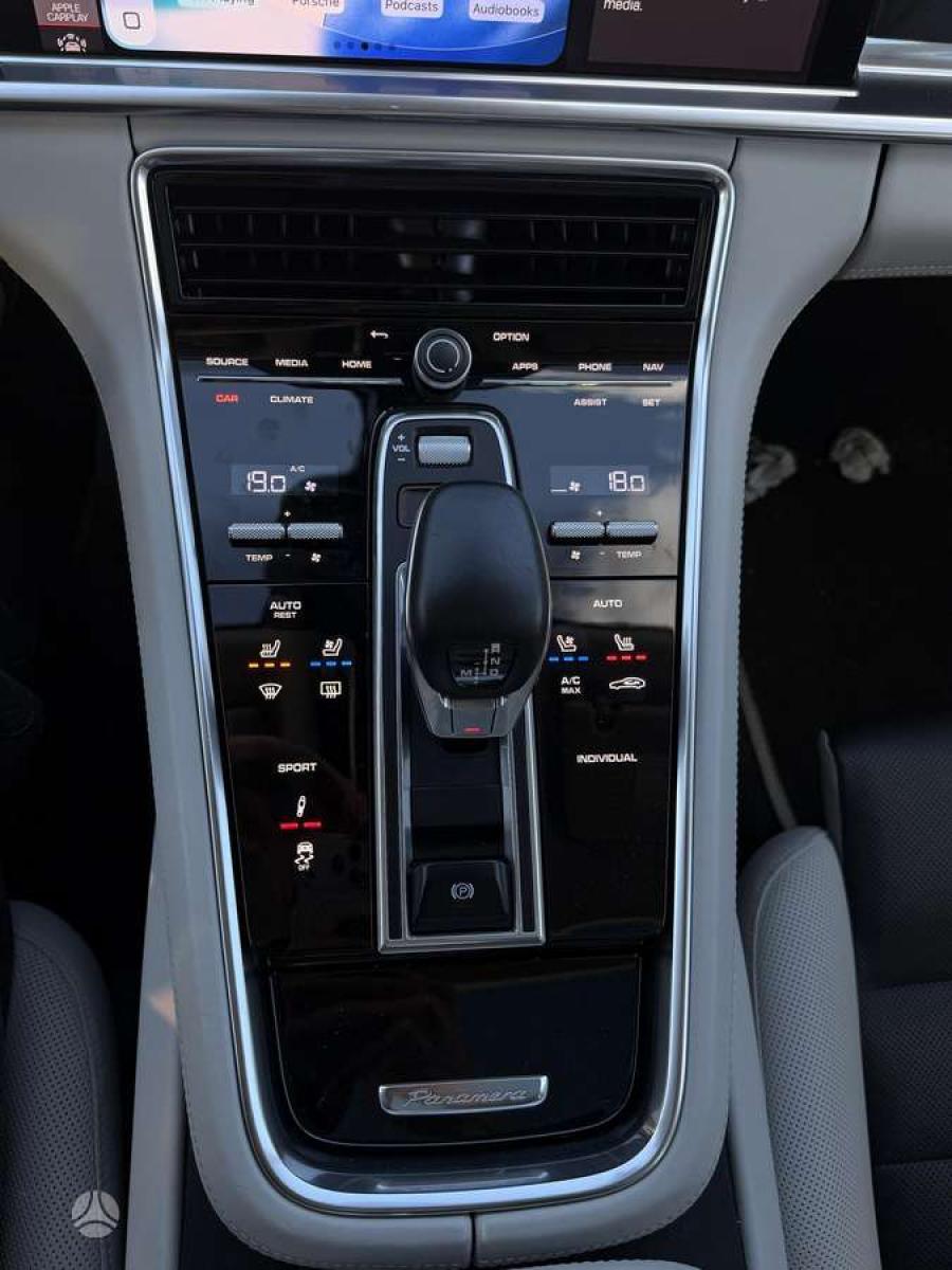White Porsche Panamera 2021 in Siauliai, with an engine capacity of 0.00 L and mileage of 29 thousand km for 60500 €, photo 27 on AUTOMOTO.COM.LV