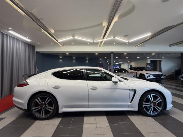 White Porsche Panamera 2012 in Riga, with an engine capacity of 4.80 L and mileage of 124 thousand km for 22690 €, photo 3 on AUTOMOTO.COM.LV