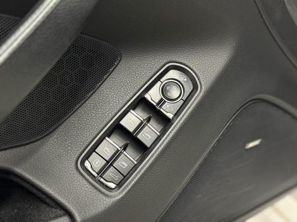 White Porsche Panamera 2012 in Riga, with an engine capacity of 4.80 L and mileage of 124 thousand km for 22690 €, photo 9 on AUTOMOTO.COM.LV