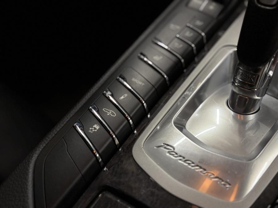 Белый Порше Панамера 2012 в Рига, объемом двигателя 4.80 л и пробегом 124 тыс. км за 22690 €, фото 18 на AUTOMOTO.COM.LV