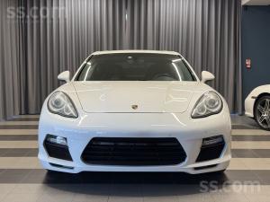 White Porsche Panamera 2012 in Riga, with an engine capacity of 4.80 L and mileage of 124 thousand km for 22690 €, photo 3 on AUTOMOTO.COM.LV
