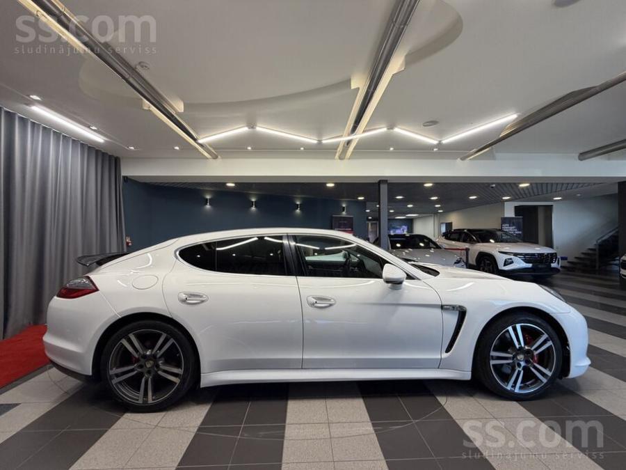 White Porsche Panamera 2012 in Riga, with an engine capacity of 4.80 L and mileage of 124 thousand km for 22690 €, photo 5 on AUTOMOTO.COM.LV