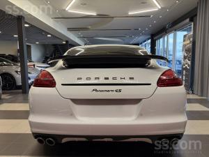 White Porsche Panamera 2012 in Riga, with an engine capacity of 4.80 L and mileage of 124 thousand km for 22690 €, photo 7 on AUTOMOTO.COM.LV