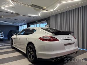 White Porsche Panamera 2012 in Riga, with an engine capacity of 4.80 L and mileage of 124 thousand km for 22690 €, photo 8 on AUTOMOTO.COM.LV