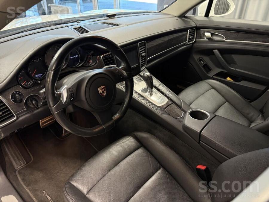 White Porsche Panamera 2012 in Riga, with an engine capacity of 4.80 L and mileage of 124 thousand km for 22690 €, photo 13 on AUTOMOTO.COM.LV