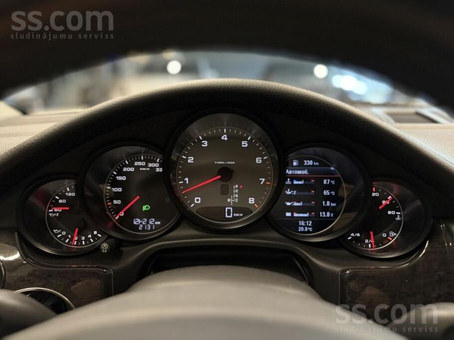 White Porsche Panamera 2012 in Riga, with an engine capacity of 4.80 L and mileage of 124 thousand km for 22690 €, photo 15 on AUTOMOTO.COM.LV