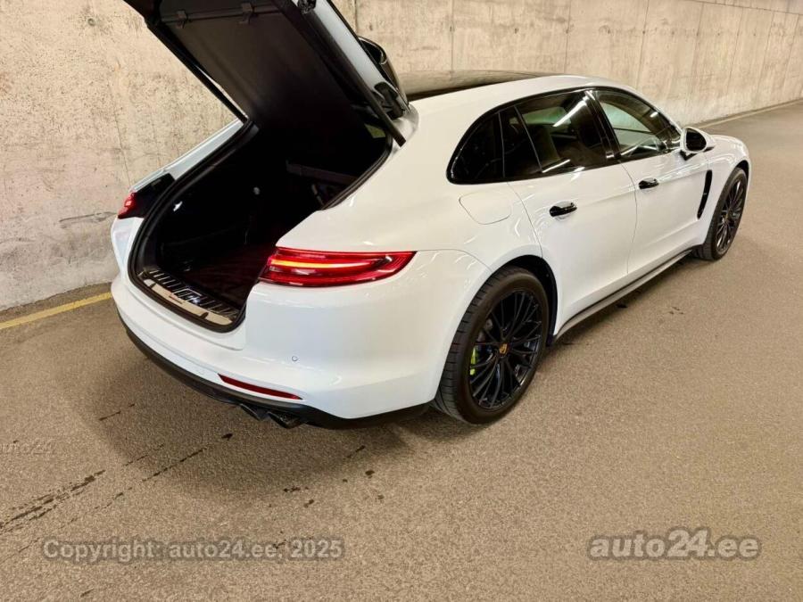 White Porsche Panamera 2018 in Tallinn, with an engine capacity of 2.90 L and mileage of 128 thousand km for 46995 €, photo 5 on AUTOMOTO.COM.LV