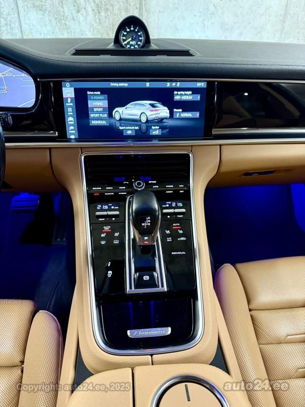 White Porsche Panamera 2018 in Tallinn, with an engine capacity of 2.90 L and mileage of 128 thousand km for 46995 €, photo 11 on AUTOMOTO.COM.LV