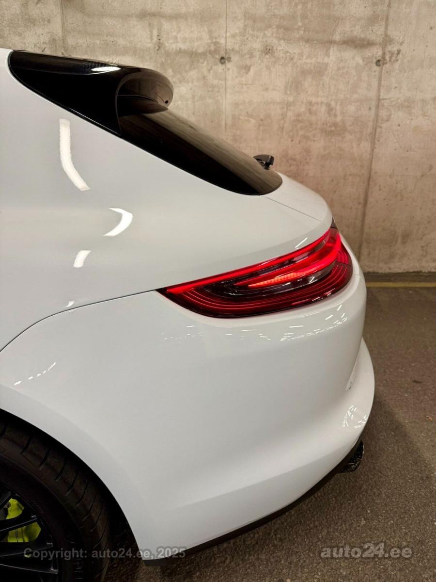 White Porsche Panamera 2018 in Tallinn, with an engine capacity of 2.90 L and mileage of 128 thousand km for 46995 €, photo 27 on AUTOMOTO.COM.LV