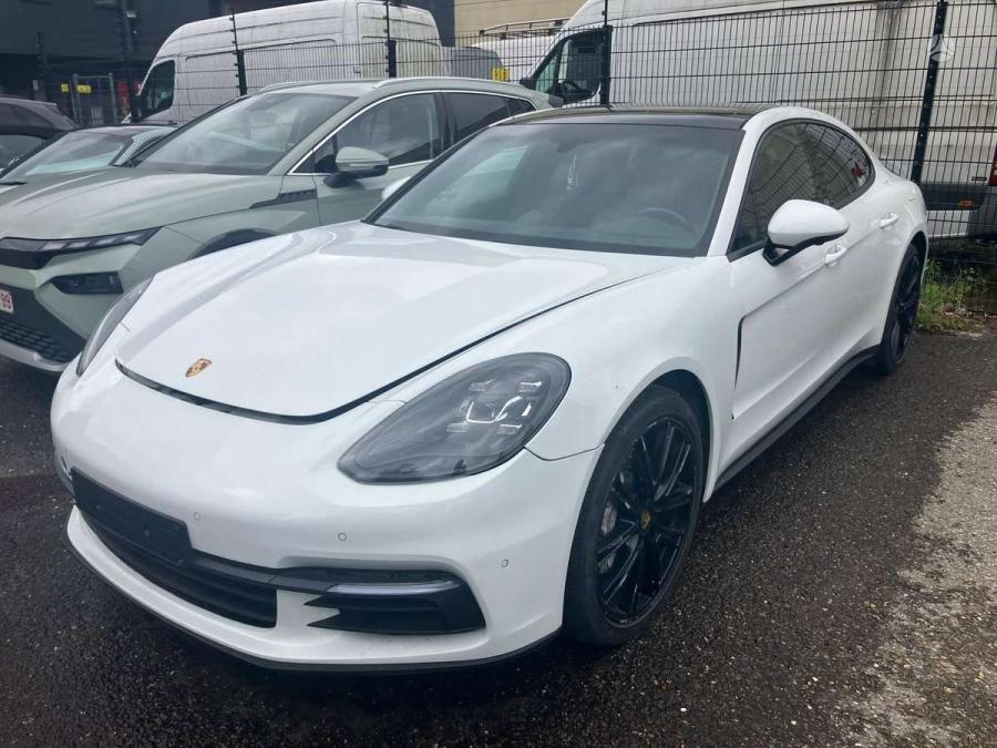 Balts Porsche Panamera 2018 Raseiniai, ar dzinēja tilpumu 3.00 L un nobraukumu 103 tūkst. km par 29900 €, foto 4 vietnē AUTOMOTO.COM.LV